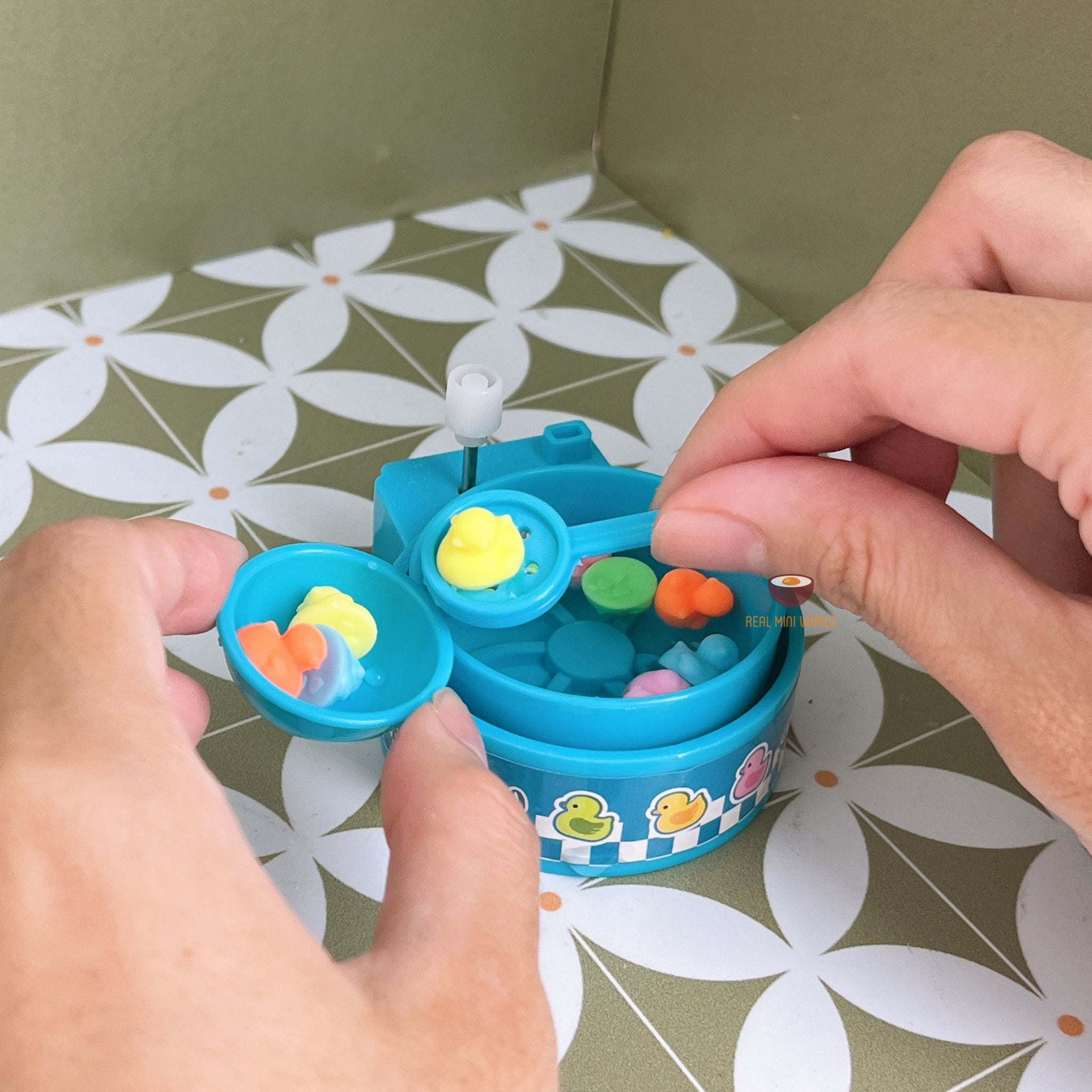 Miniature real water spinning goldfish scooping toy | Real Mini World