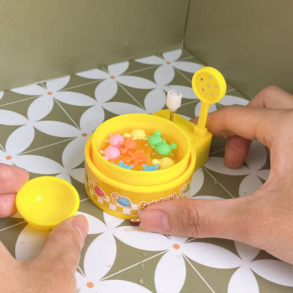 Miniature real water spinning duck scooping toy | Real Mini World