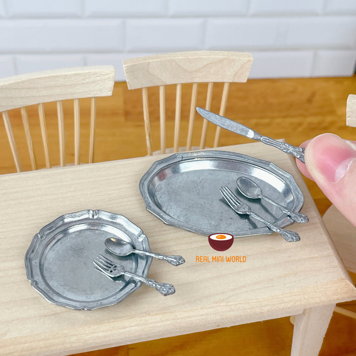 Juego de platos y cubiertos de plata en miniatura | Tienda de cocina en ...