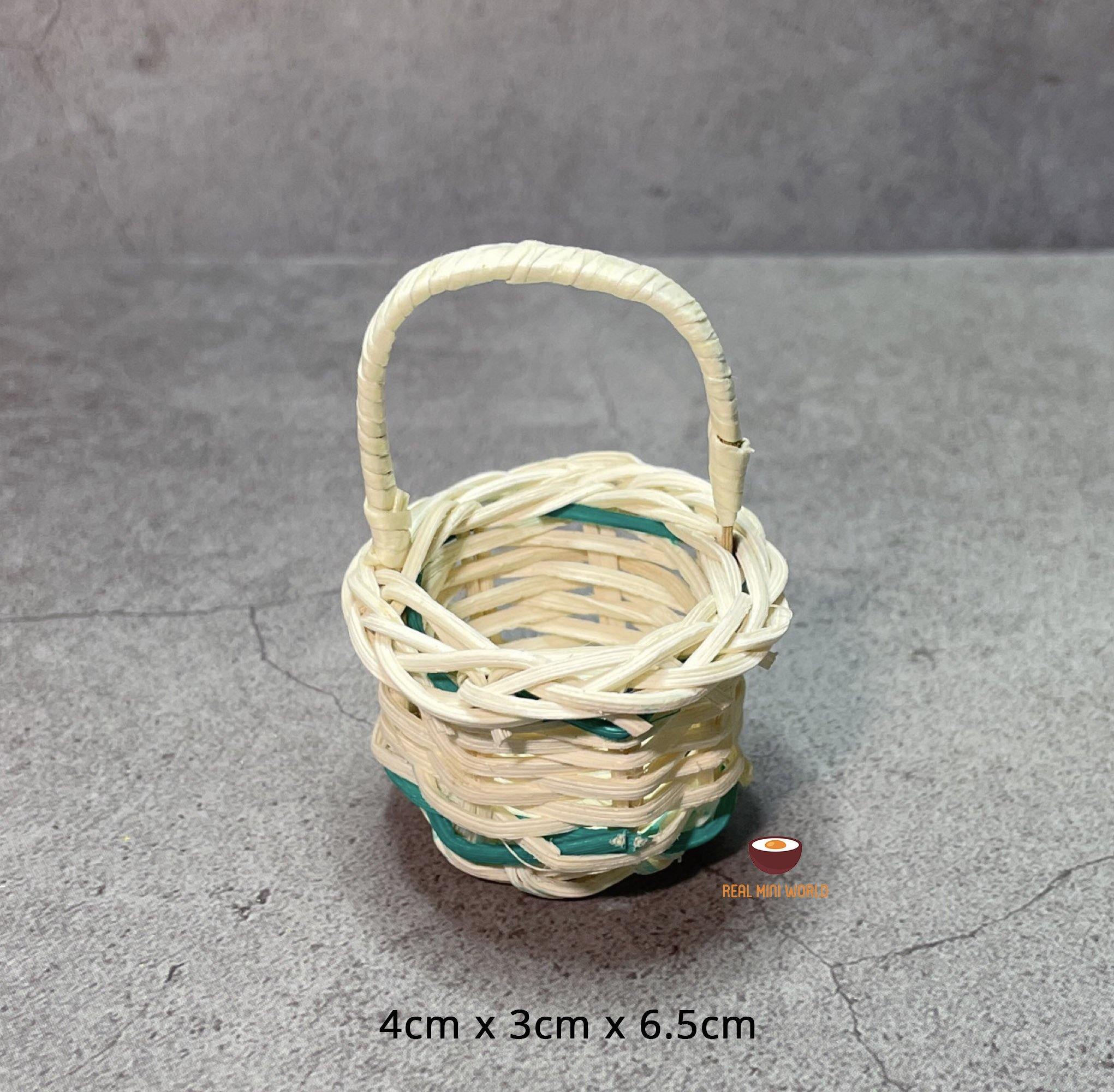 Dollhouse miniature handwoven basket | Real Mini World