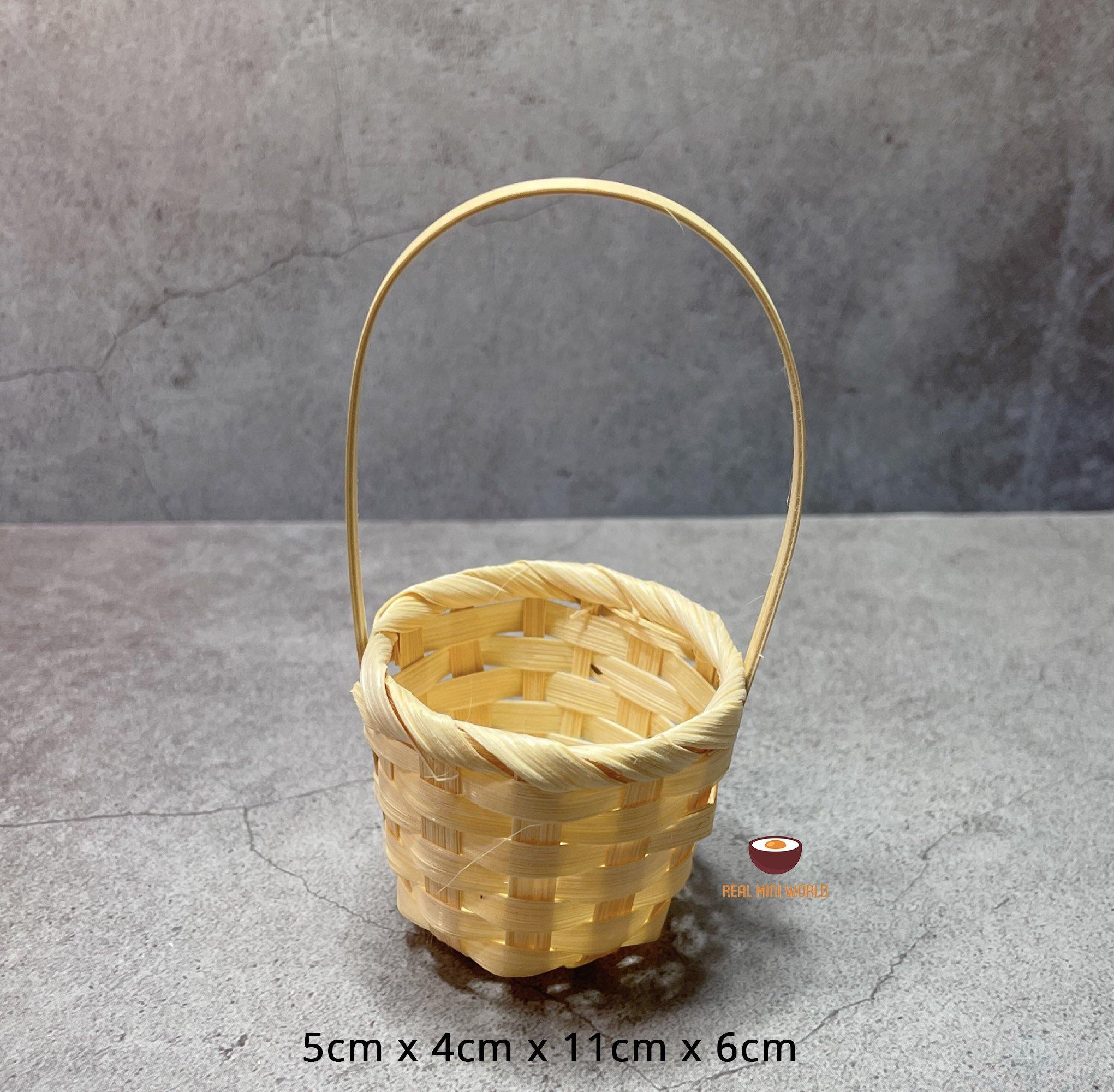 Dollhouse miniature handwoven basket | Real Mini World