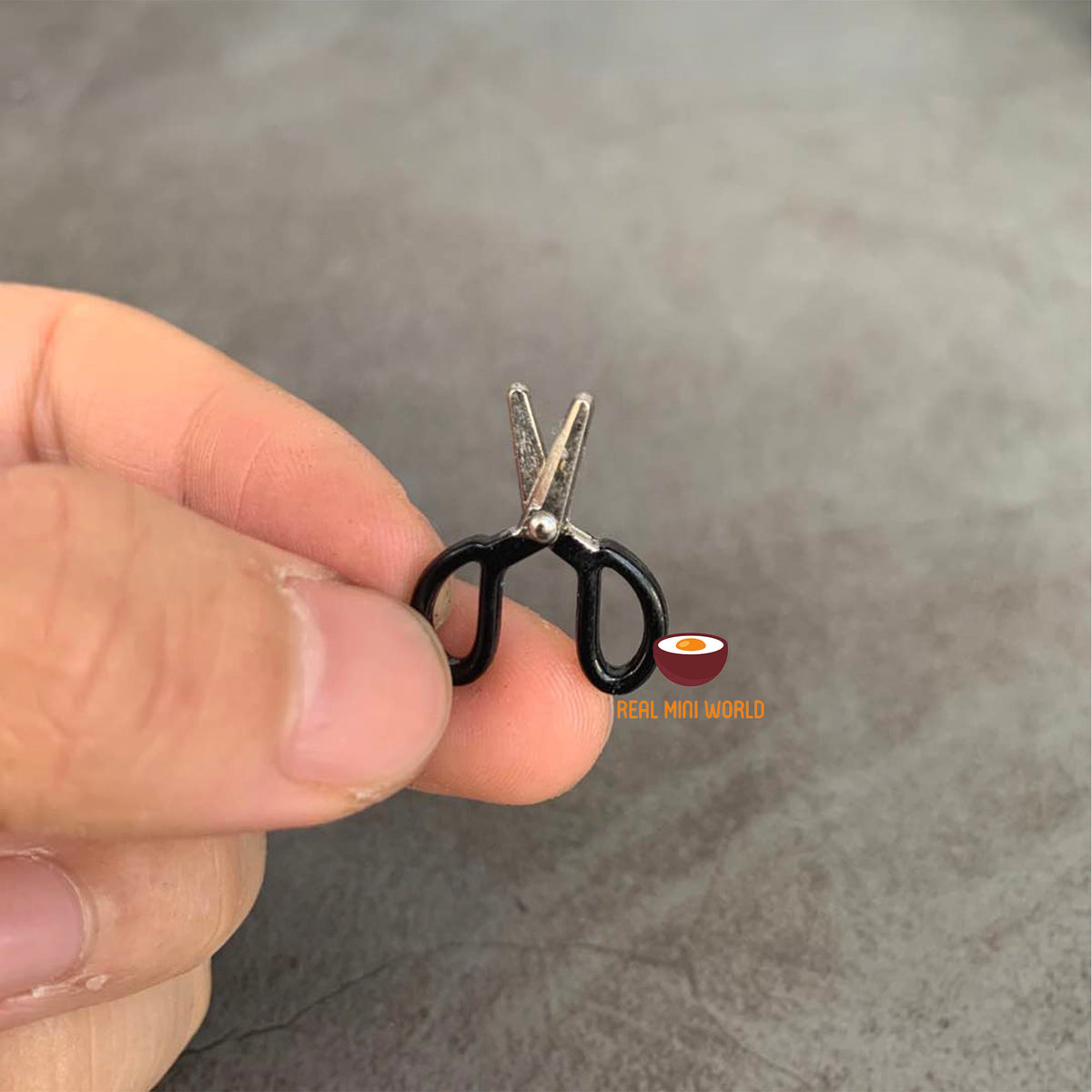 Miniature scissor for tiny cooking show – Real Mini World