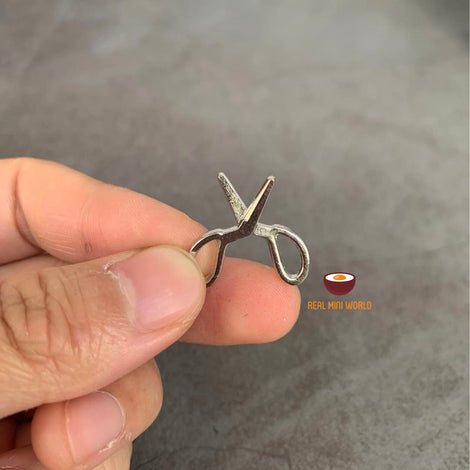 Miniature scissor for tiny cooking show – Real Mini World